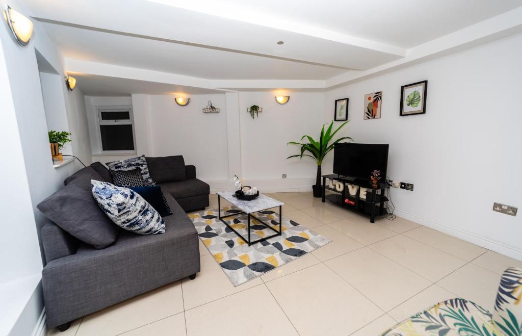 Spacious Flat with Patio & Parking in city centre, Reading (updated ...