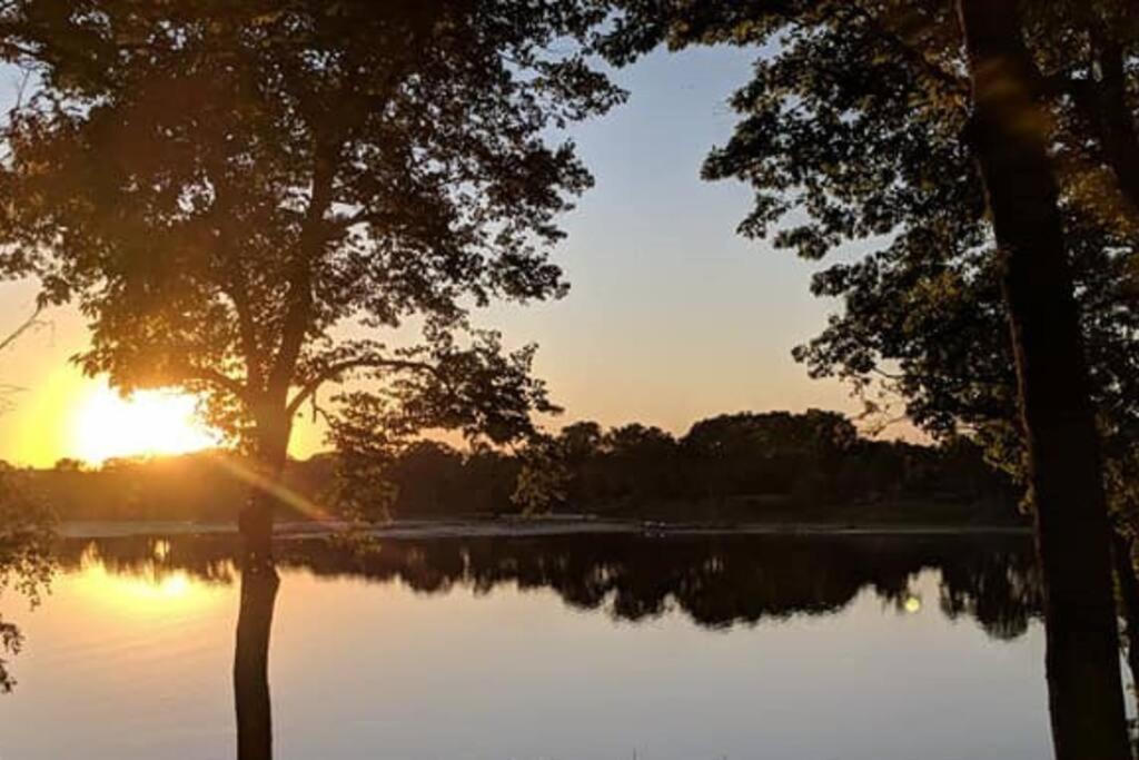 Sunsets on Palisades. QUIET location on Fox River, Appleton (updated ...
