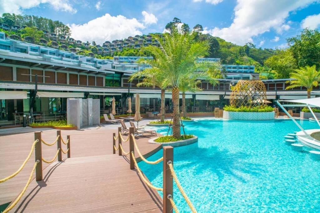 Patong Bay Hill Premier Sea view Suite Pool Access C81, Praia de Patong ...