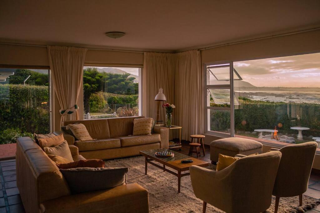 Seafront Family Getaway, Vermont, Hermanus – Updated 2024 Prices