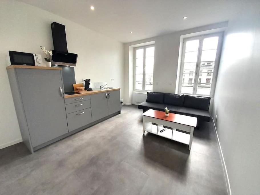 Le bugatti T2 face gare pratique et moderne, Châteauroux (updated ...