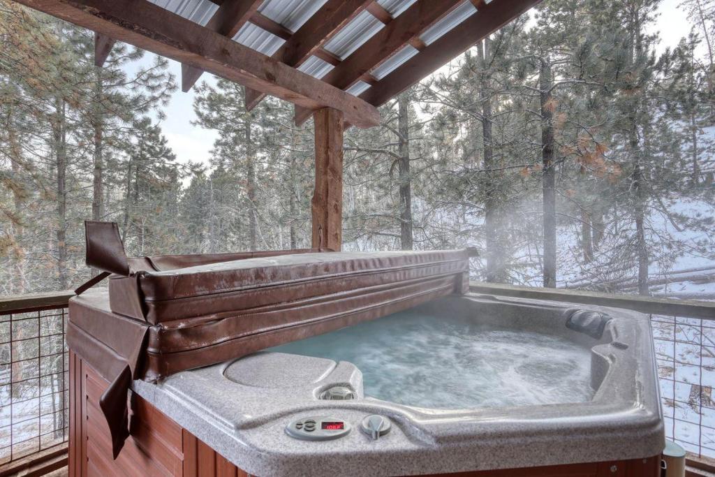 Gold Rush Lodge, Lead (updated prices 2025)