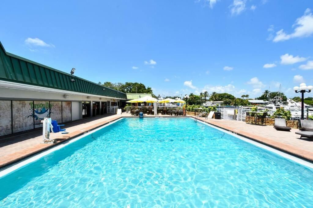 Pool Tiki Bar Florida ALL BRAND NEW Waterfront Pool, Tiki Bar, Gym,