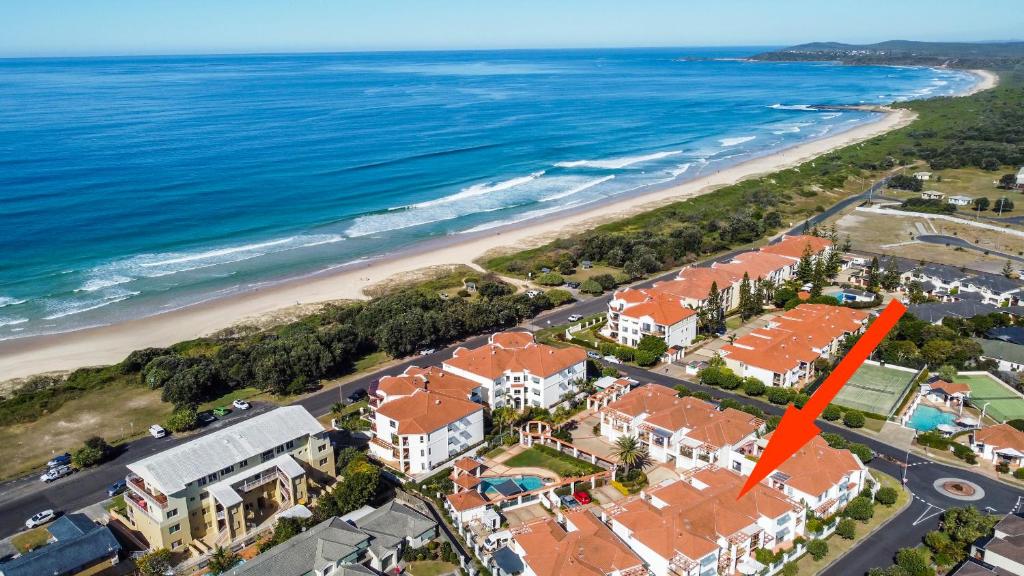 Breakers 5/5, Yamba (updated prices 2024)