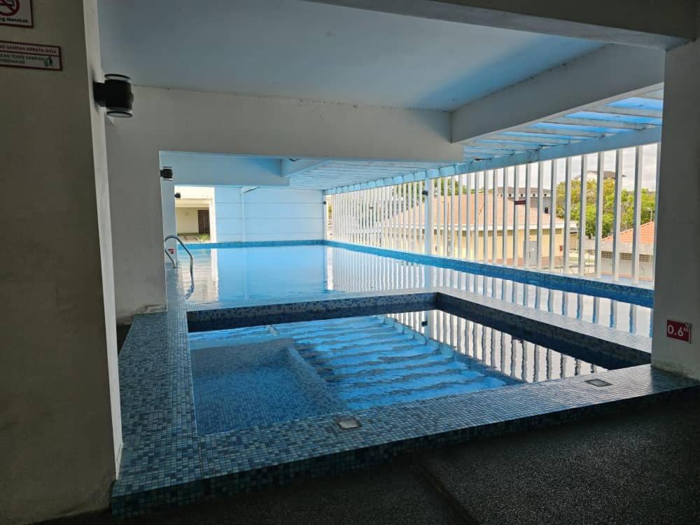 A&H Homestay Seberang Jaya with Swimming Pool & 3 Bedroom AC, Permatang ...