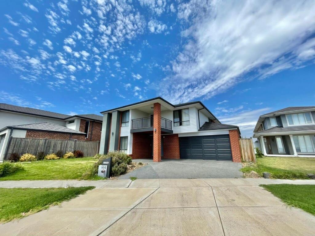 Absolutely Stunning - Bayside Point Cook 5BR Home, Point Cook (updated ...