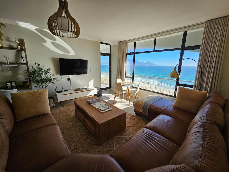 Ocean Whispers Beachfront Bliss i Kapstaden – uppdaterade priser för 2024