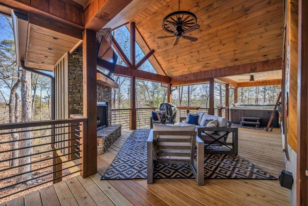 Beaumont - Lux Mountain View Cabin with Hot Tub, Ellijay – Updated 2024 ...