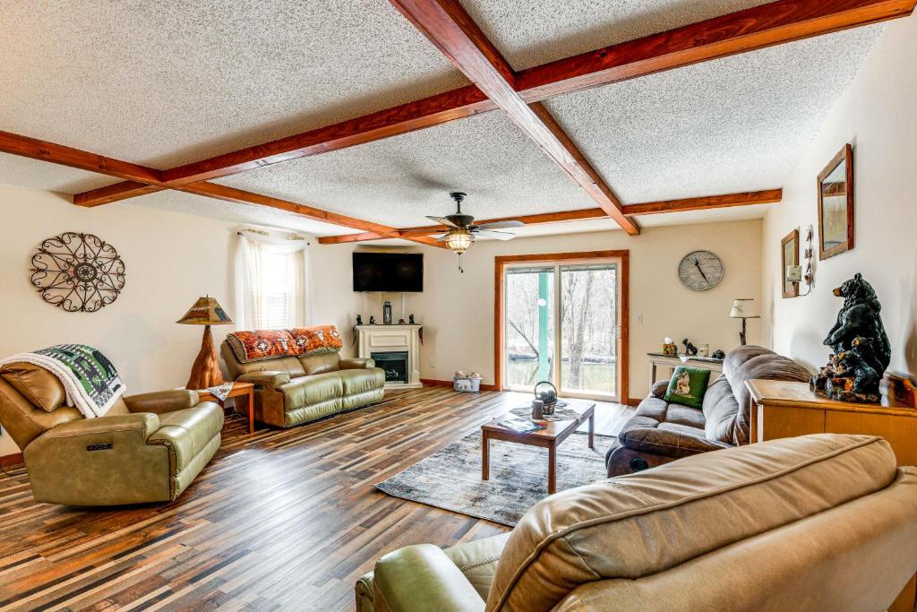 Riverfront Peru Cabin about 2 Mi to Lake Champlain!, Peru (updated ...