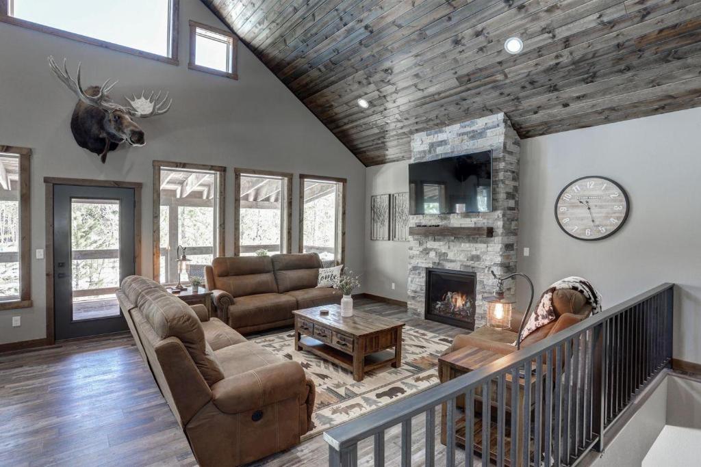 Moose Creek Lodge, Lead (updated prices 2026)