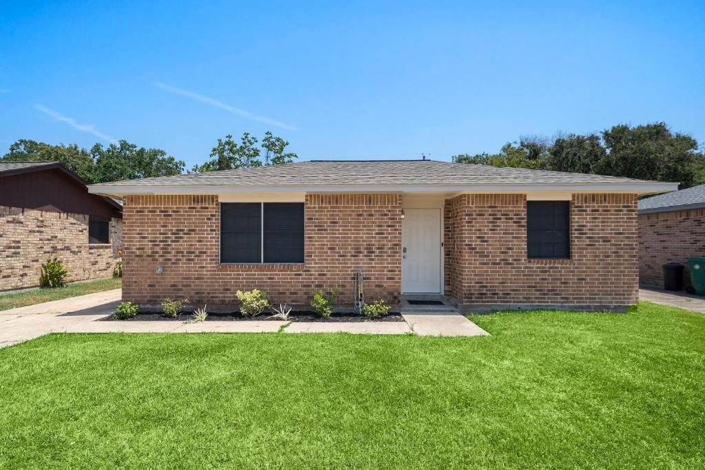Sandy Private Beach Oasis Close to Kemah Boardwalk & NASA 5 STAR SUPER ...