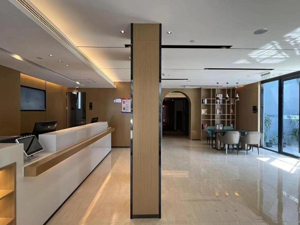 City Comfort Inn Wuhan Yangtze River Bridge Yellow Crane Tower، Hanyang ...