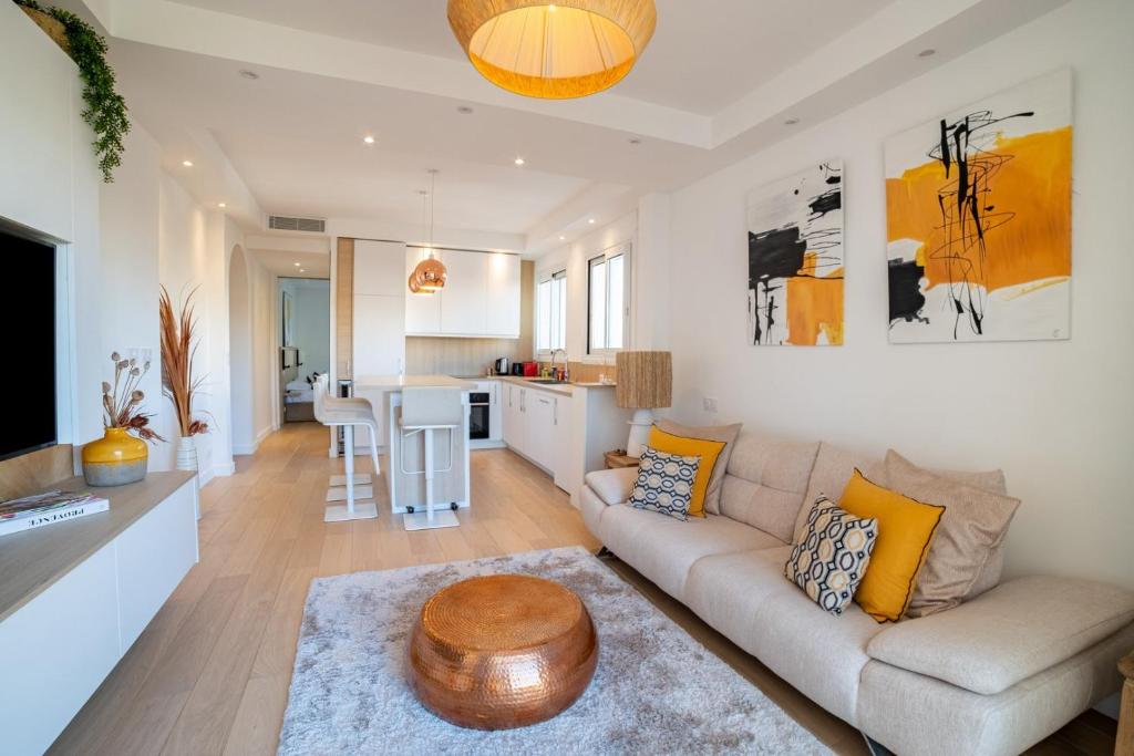 C3 - 1 BDR Blvd Croisette Henri IV - AC & Balcony, Cannes (updated ...