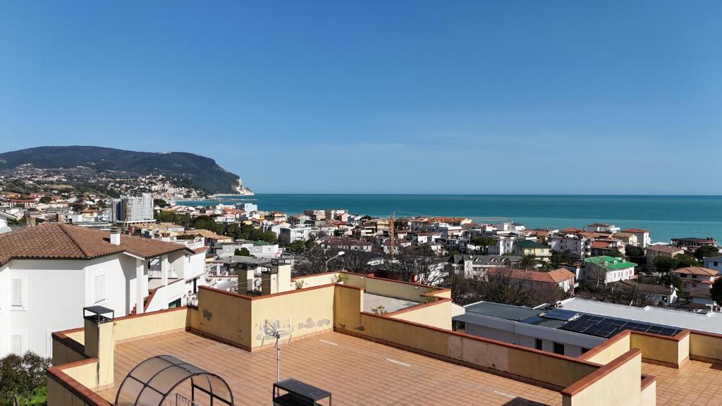 M324 - Marcelli, delizioso trilocale con terrazzo panoramico, Marcelli ...