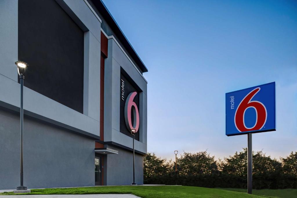 Motel 6 Dallas, TX Methodist Charlton Medical Ctr, Dallas (updated ...