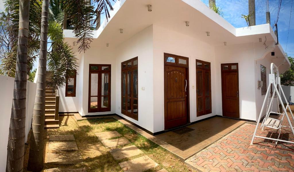 Trinco Waves, Trincomalee (updated prices 2026)