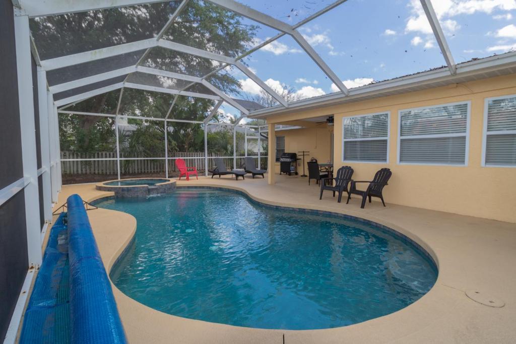 Sunny Days! Private pool home with spa, workspace, and high speed WiFi ...