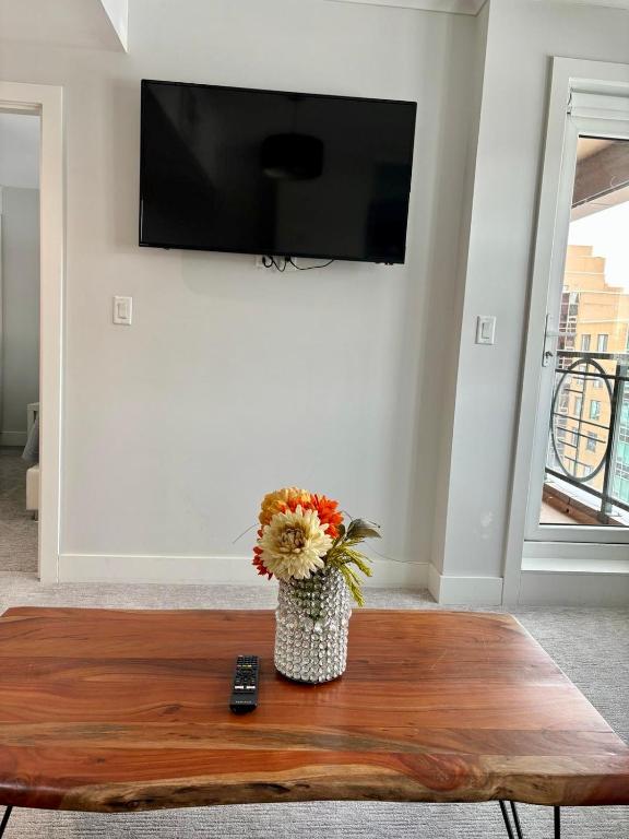 Stunning Riverview one bedroom Downtown apartment, Calgary (updated ...