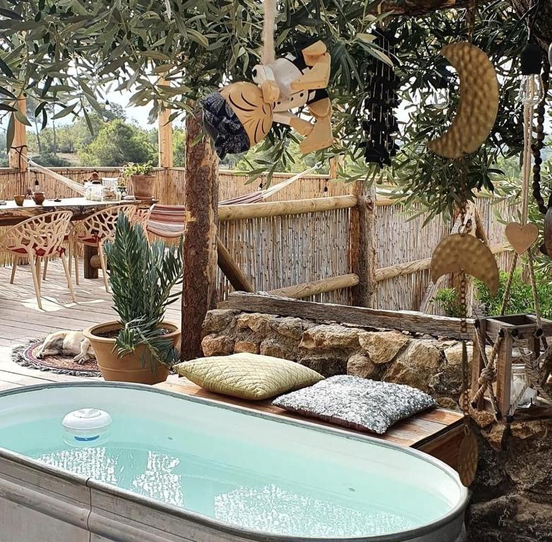 Casa Utopia, Miravet (updated prices 2024)