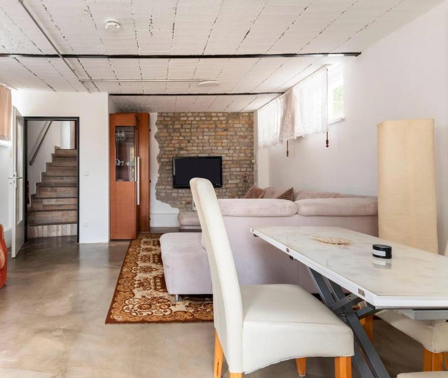 Private room with terrace and separate entrance - Shared bathroom ...