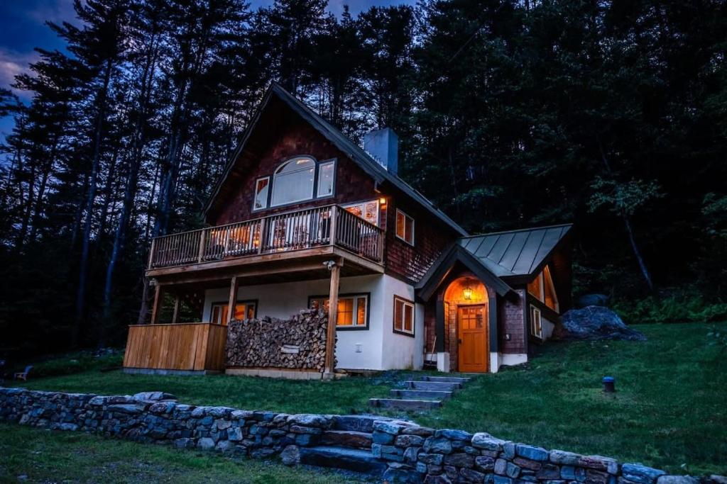 Stratton Mountain Escape w Hot Tub Deck Projector, Jamaica ...