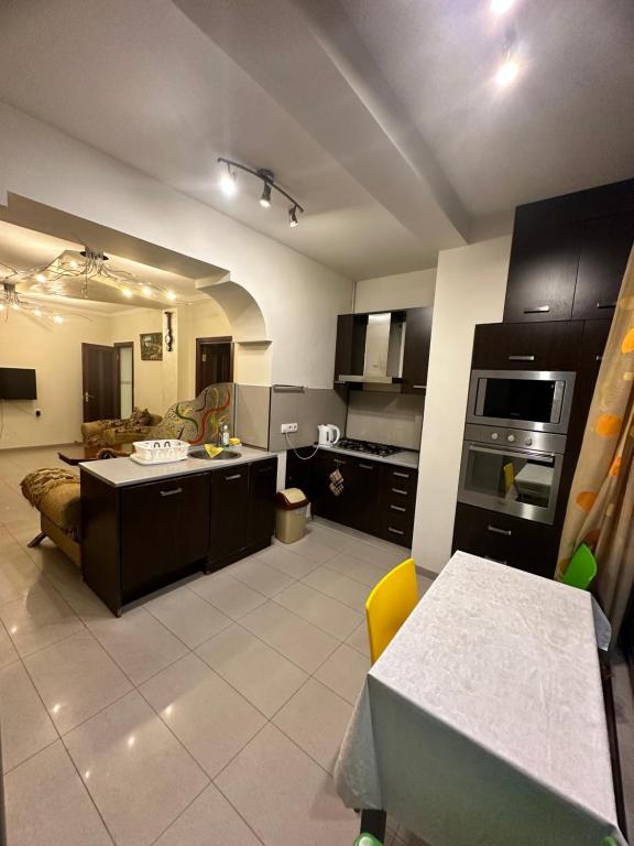 Saryan Mashtots Apart, Yerevan (updated prices 2025)