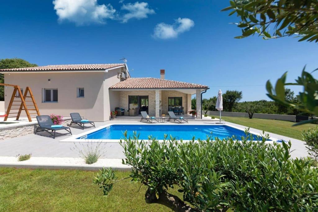 Charming villa Martina with pool near Pula and Rabac by WiiBuk, Marčana ...