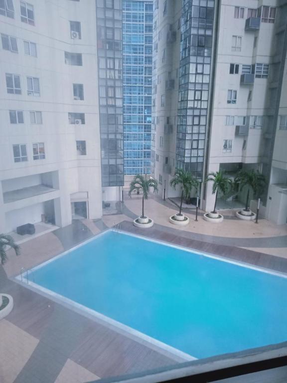 2 Bedrooms Units Forbes Area 5th Avenue BGC Center, Manila (updated ...