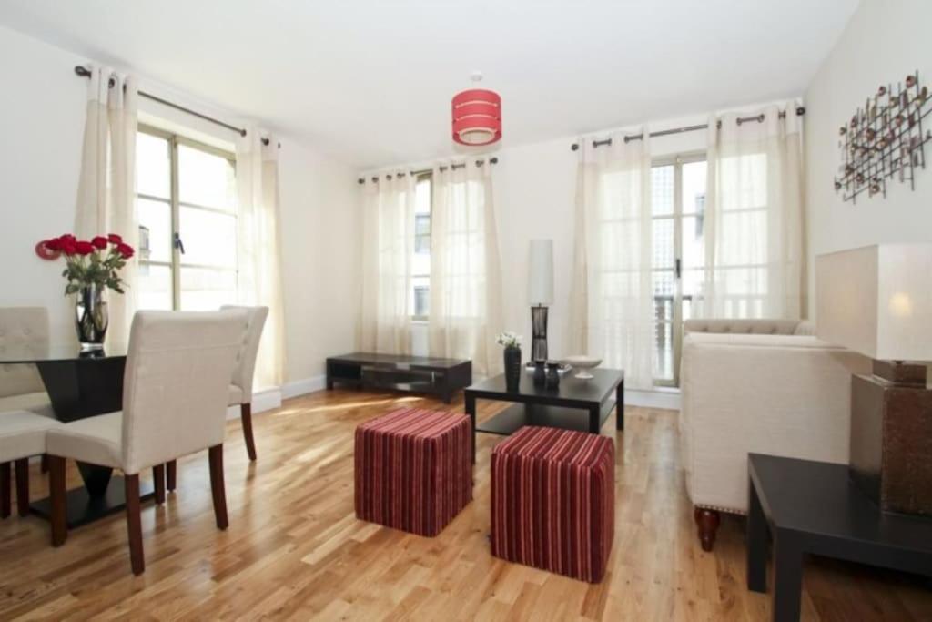 Terraced flat next to Tower and London Bridge, London (aktualisierte ...