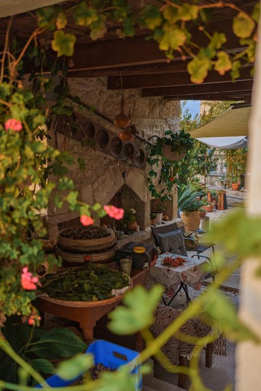 Faith's Stone House, Simou (updated prices 2025)