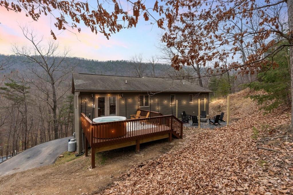 Pool Table Movie Theater Hot Tub Fire Pit, McGaheysville – Updated 2024 ...