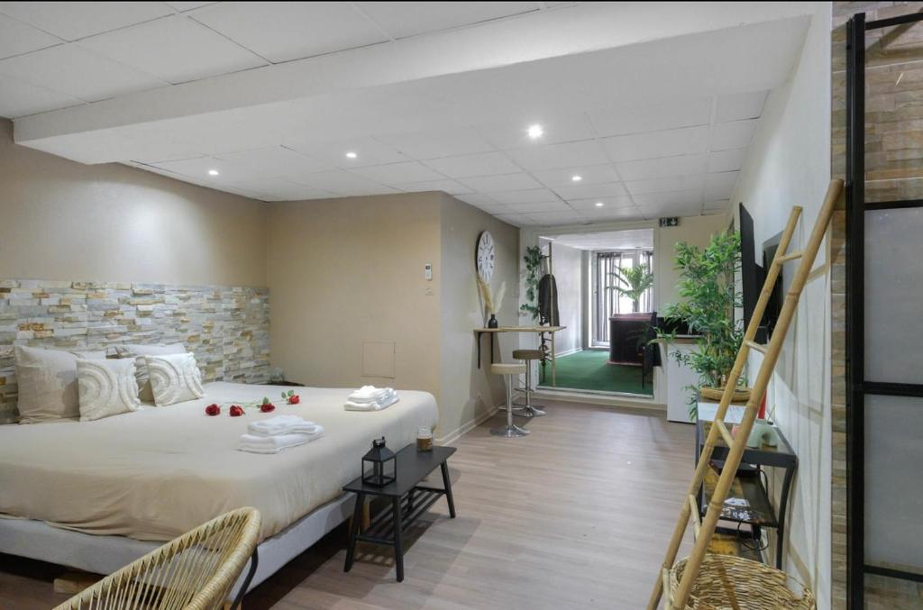 L'escapade, Auriol (updated prices 2025)