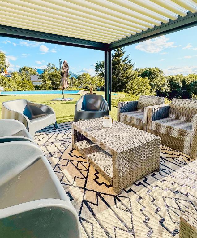 Sunset Villa - La maison des couchers de soleil, Villaz – Precios ...