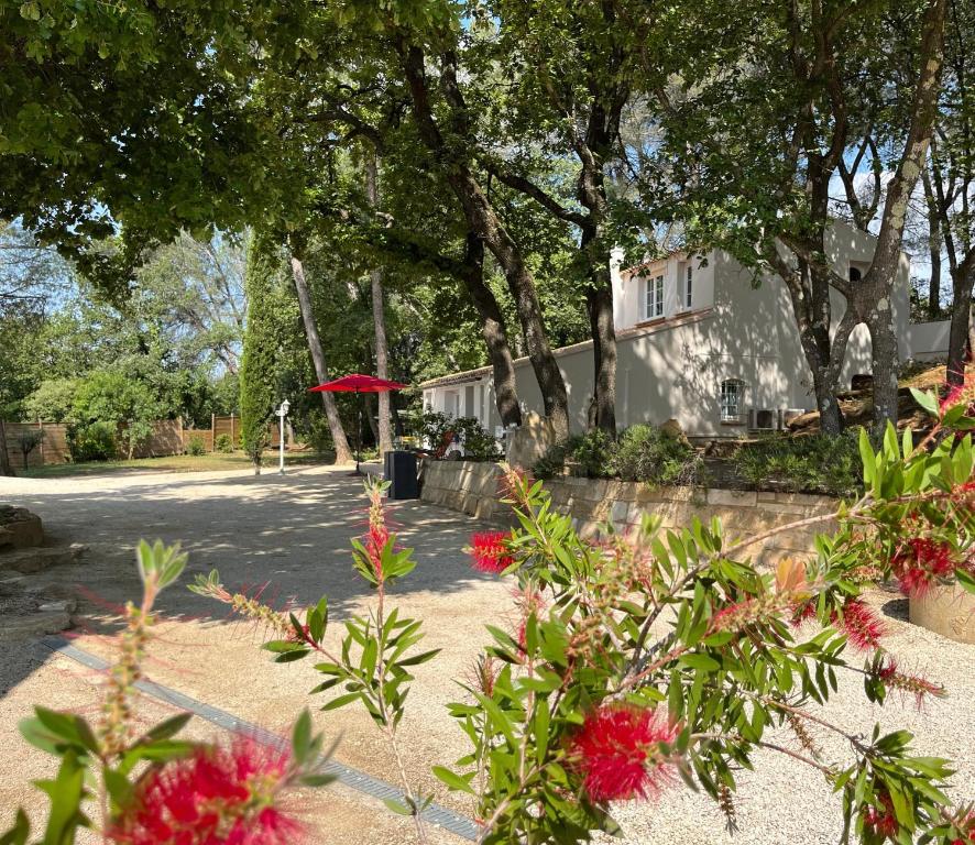 Maison en pleine nature -Domaine des mille pierres, Laudun-l'Ardoise ...