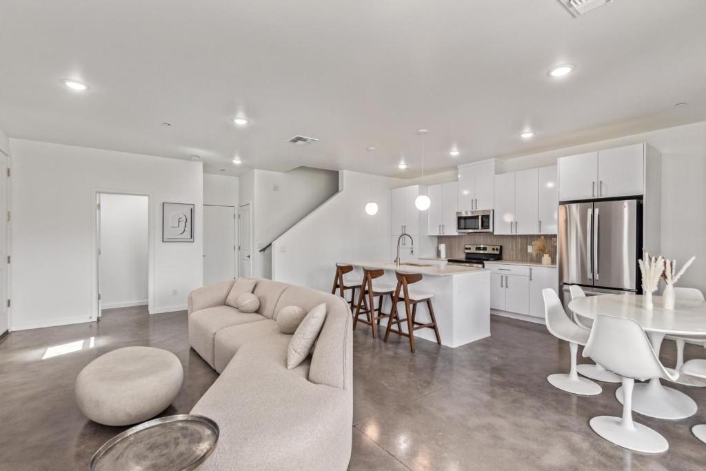 Paloma-2 Townhomes-Balconies-In Downtown Chandler, Chandler (updated ...