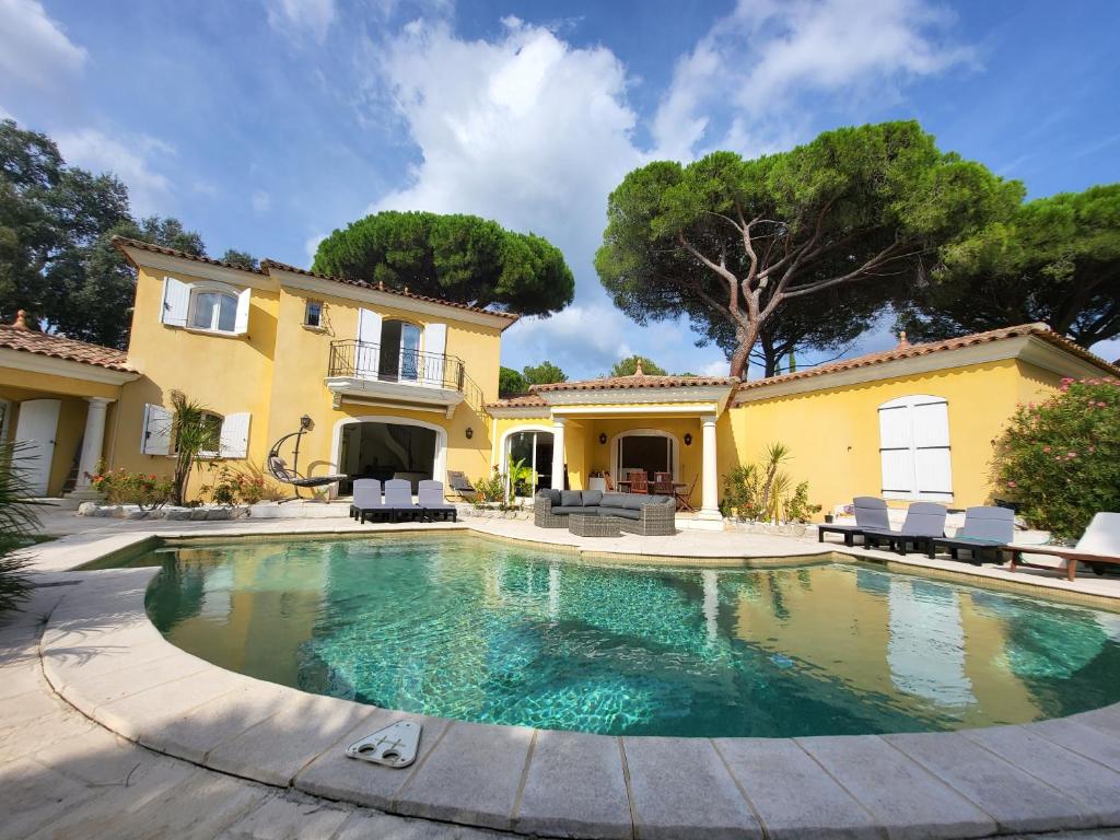 La Villa Provençale - Piscine privée, Fréjus (precios actualizados 2024)