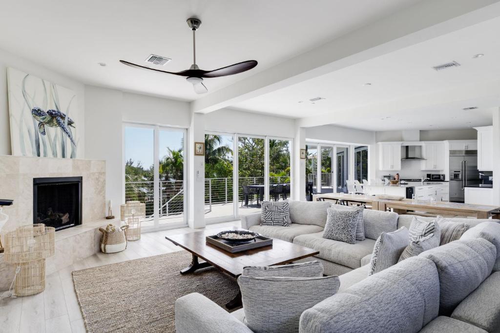 The Narrows- Stunning Bayfront Villa on Captiva, Captiva (updated ...