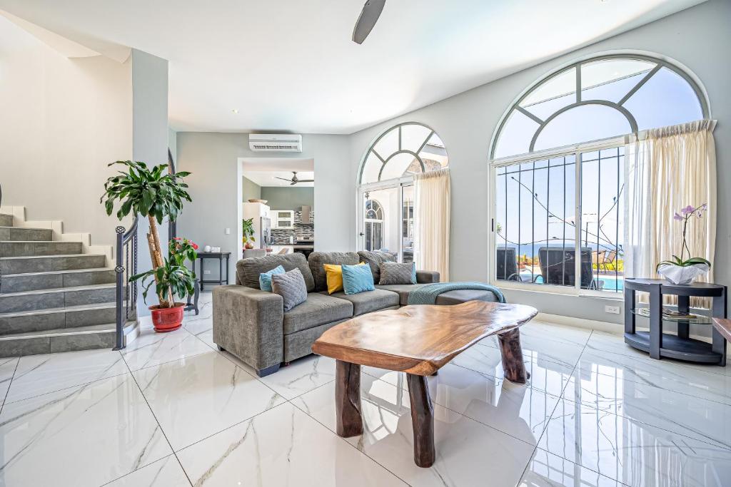 Casa Reina Main House & Casita, Playa Hermosa (updated prices 2025)