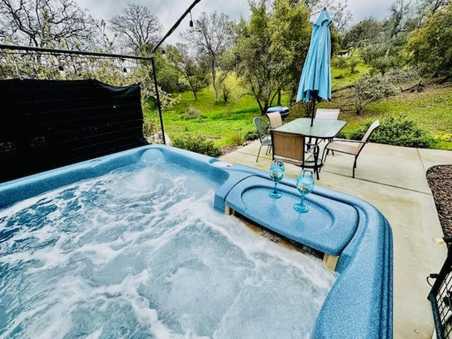 The Lighthouse Pet Friendly Hot Tub BBQ Sleeps 11, Coarsegold (precios ...