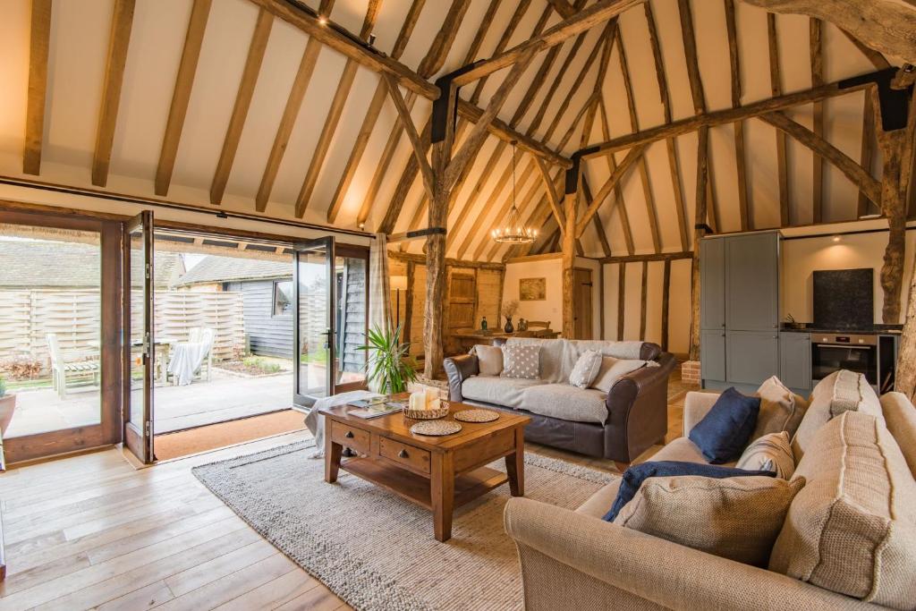 The Thatched Barn by Bloom Stays, Brabourne (updated prices 2024)