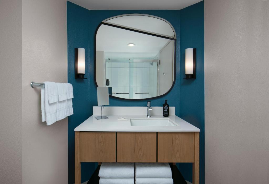 Hotel Landy Orlando Universal Blvd, a Tribute Portfolio Hotel, Orlando ...