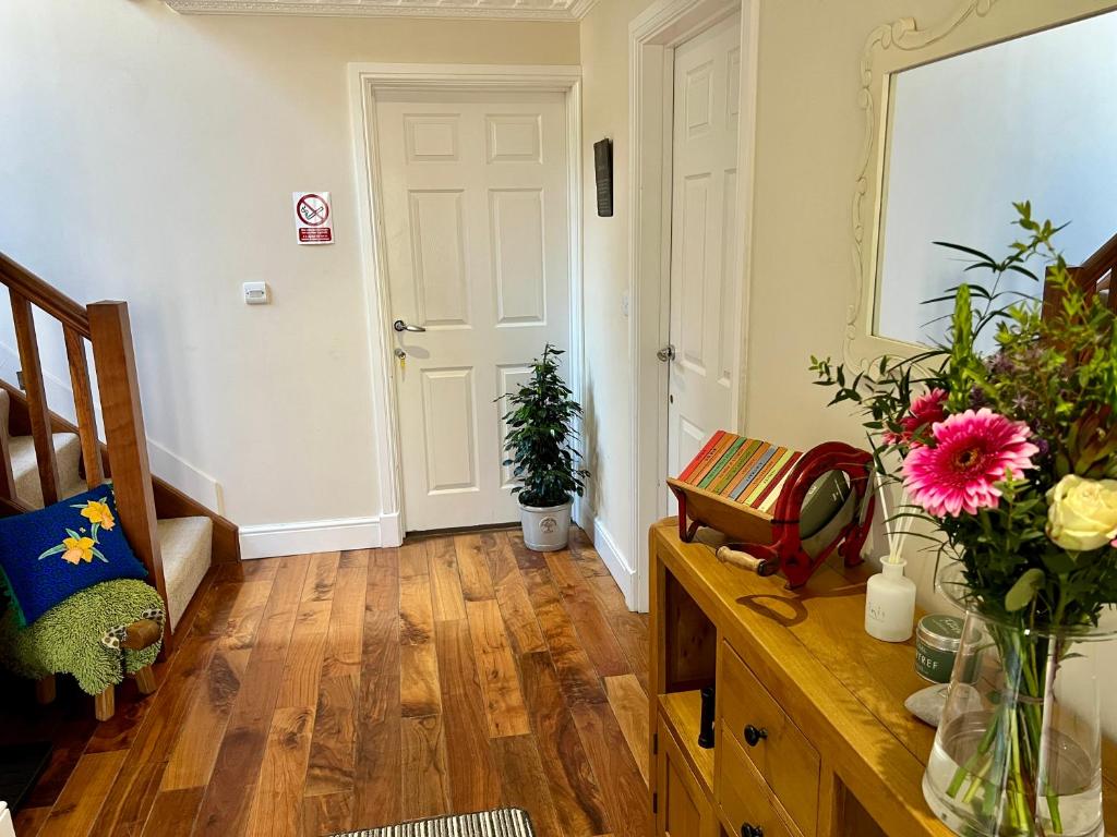 Roseberry House, Newcastle Emlyn (updated prices 2025)