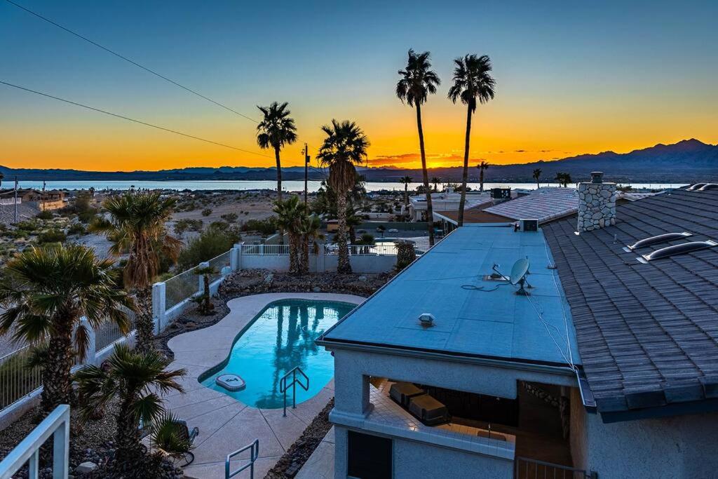 HavaLake Stay Heatable Pool Largest Driveway, Lake Havasu City ...