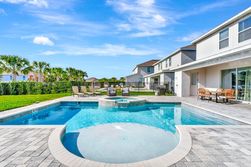 Beautiful Home near Disney with Private Pool & Encore Resort Water Park ...