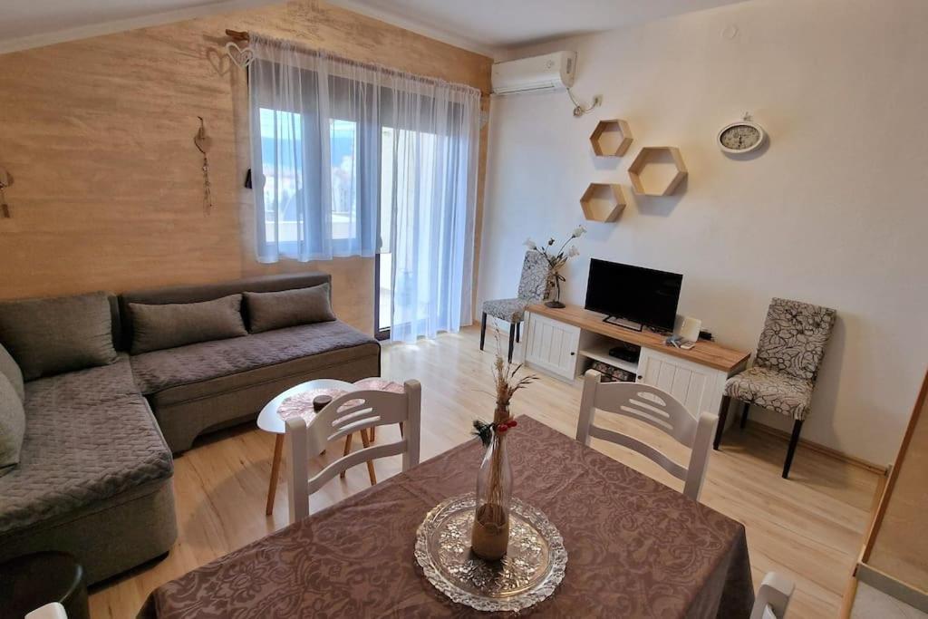 Apartment Ksenija, Tivat, Montenegro - Booking.com