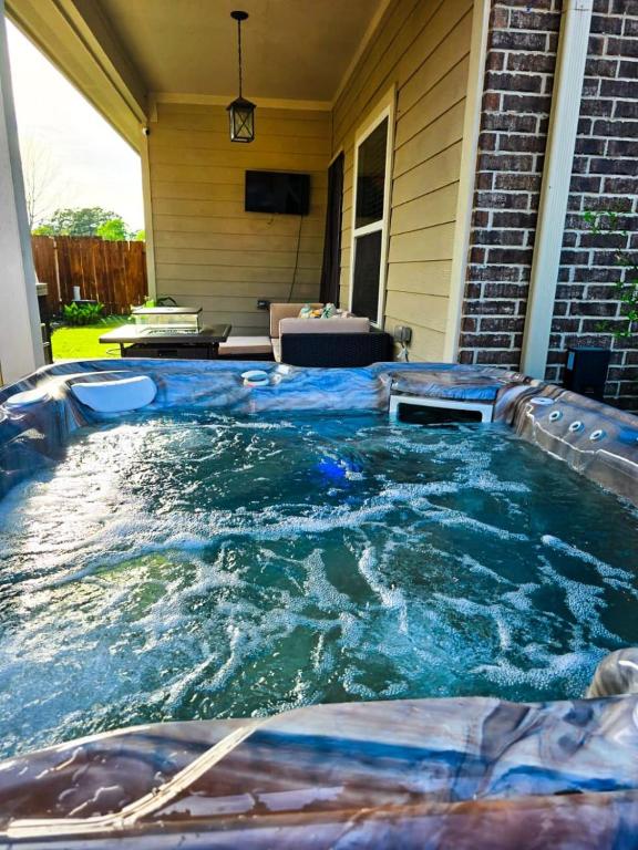 Small backyard getaway, Spring – Aktualisierte Preise für 2024