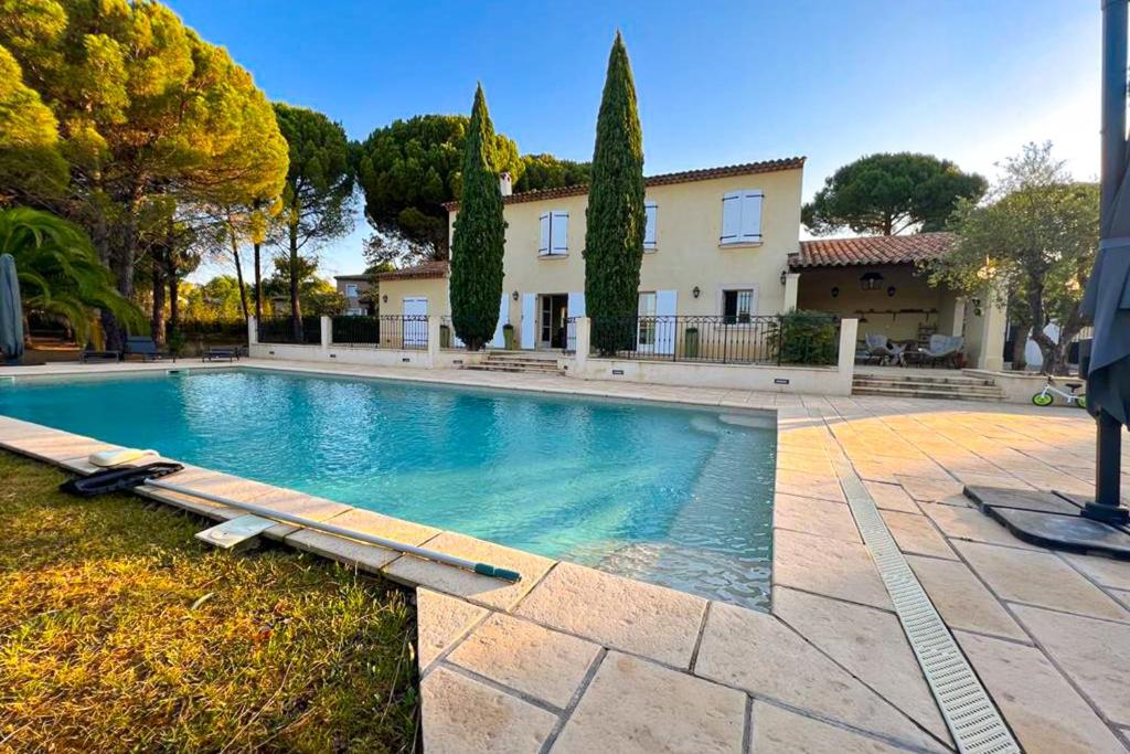 Elegant Provencal Farmhouse - 10 Guests - Pool, La Motte (updated ...