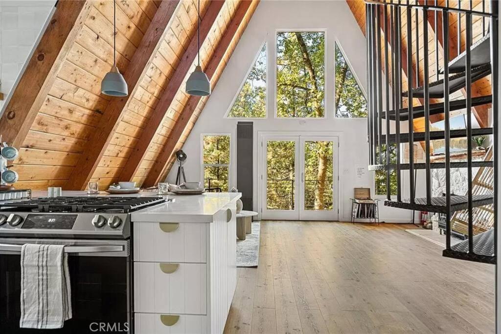 The Scandia, A-Frame Chalet -Fireplace & Hot tub (أمريكا Running ...