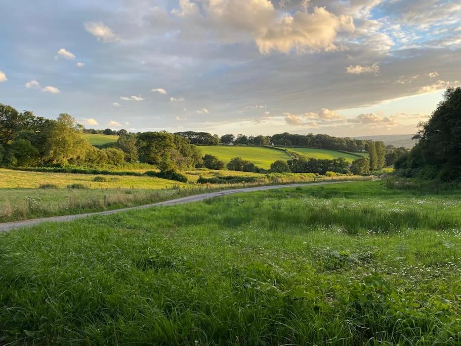 Stylish 1 bed studio hot tub &gym close to Lyme, Axminster ...