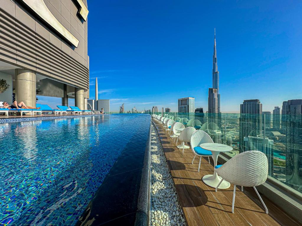 Super High Infinity Pool and amazing Burj Khalifa View 3 Bedroom ...
